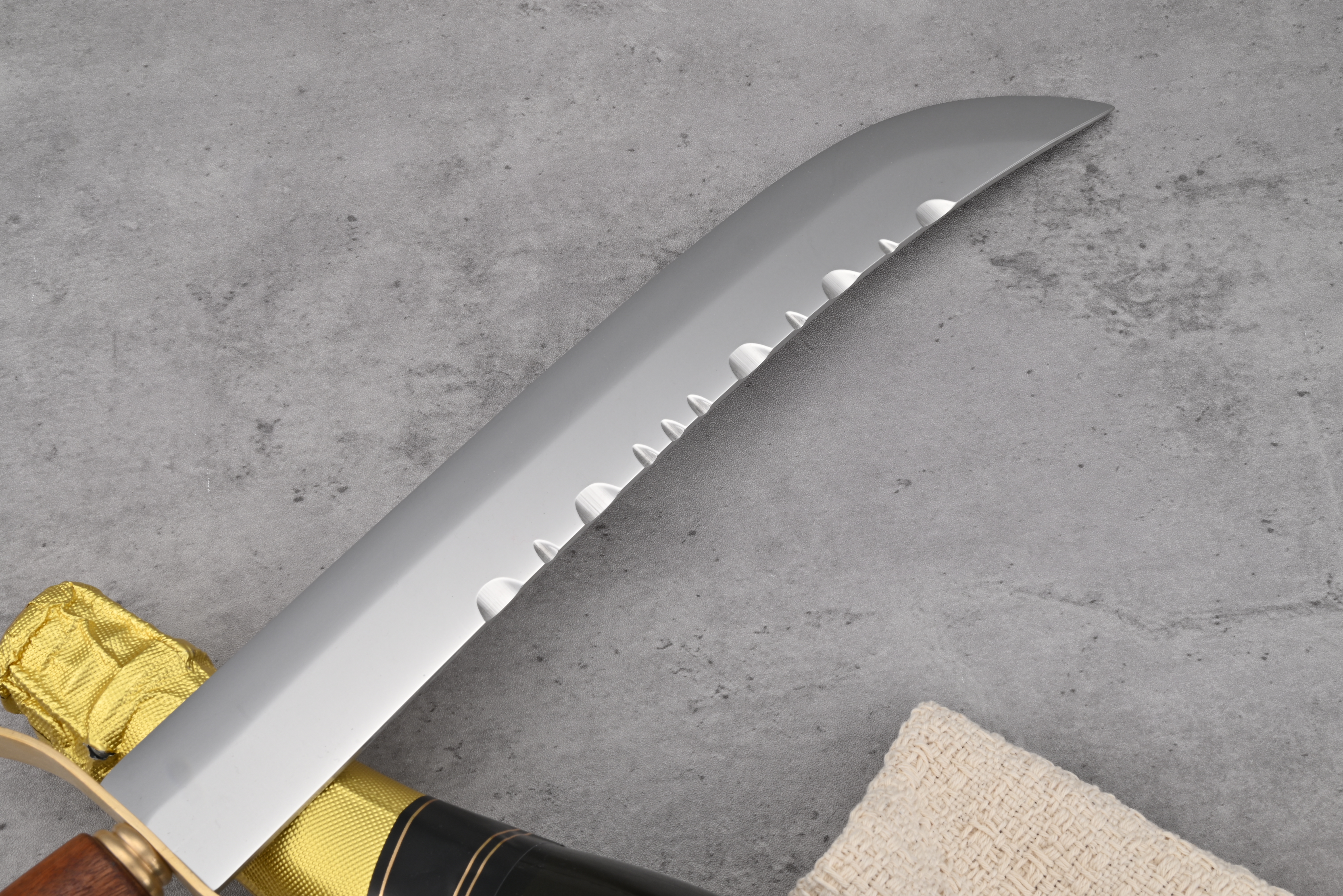 Champagne Knife: The Art of Opening Bubbles - INSIGT KITCHENKNIFE